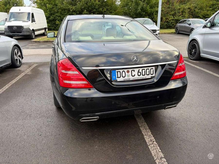 Черный Мерседес С 350 2012 в Юрбаркас, объемом двигателя 3.50 л и пробегом 112 тыс. км за 7999 €, фото 4 на AUTOMOTO.COM.LV