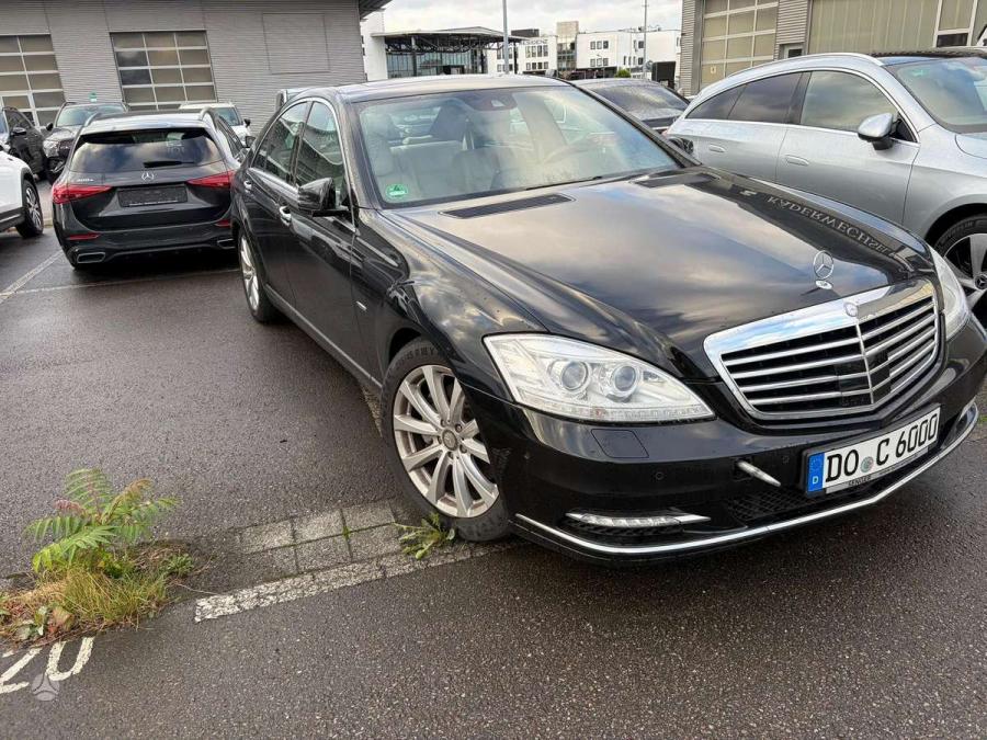 Черный Мерседес С 350 2012 в Юрбаркас, объемом двигателя 3.50 л и пробегом 112 тыс. км за 7999 €, фото 6 на AUTOMOTO.COM.LV