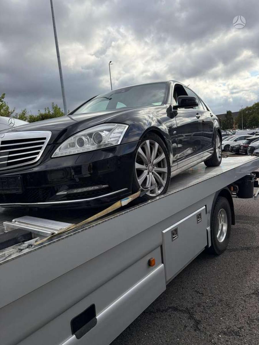 Черный Мерседес С 350 2012 в Юрбаркас, объемом двигателя 3.50 л и пробегом 112 тыс. км за 7999 €, фото 7 на AUTOMOTO.COM.LV