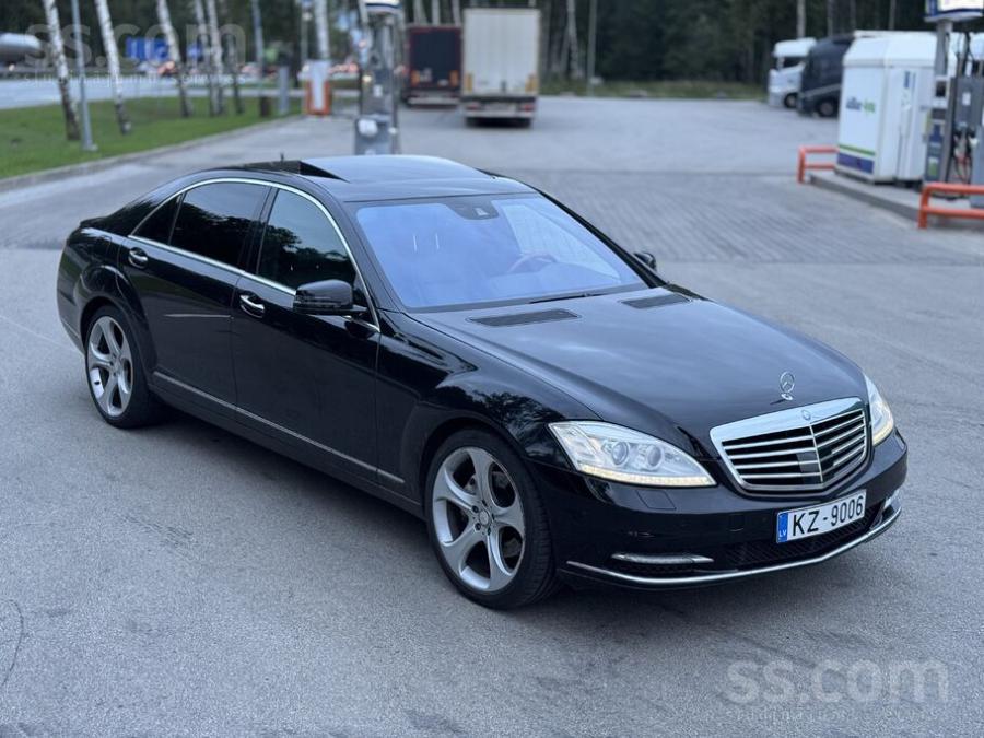Black Mercedes-Benz S 350 2012 in Riga, with an engine capacity of 3.00 L and mileage of 230 thousand km for 13400 €, photo 4 on AUTOMOTO.COM.LV