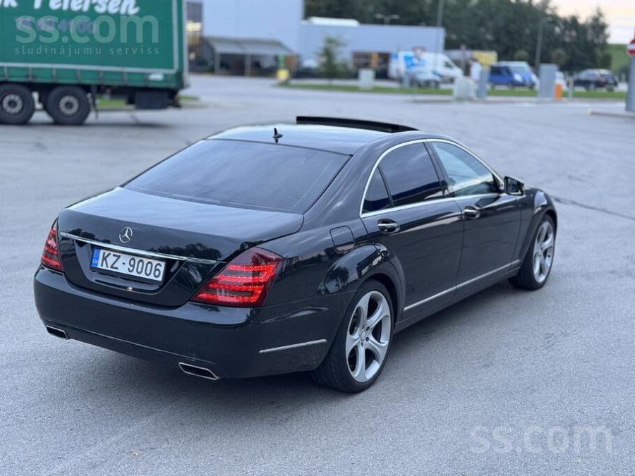 Black Mercedes-Benz S 350 2012 in Riga, with an engine capacity of 3.00 L and mileage of 230 thousand km for 13400 €, photo 5 on AUTOMOTO.COM.LV