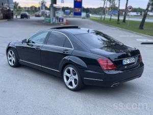 Black Mercedes-Benz S 350 2012 in Riga, with an engine capacity of 3.00 L and mileage of 230 thousand km for 13400 €, photo 6 on AUTOMOTO.COM.LV