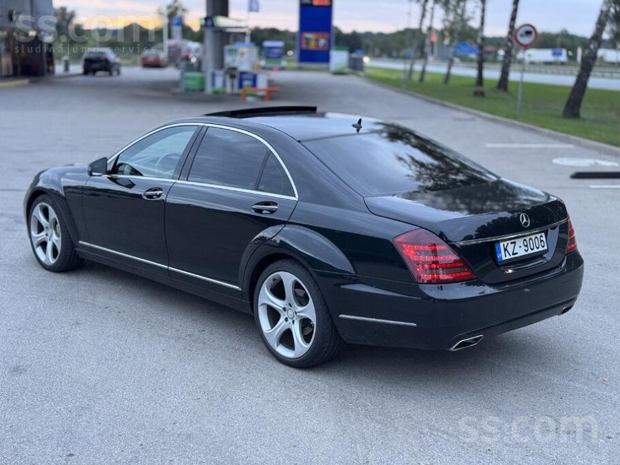 Black Mercedes-Benz S 350 2012 in Riga, with an engine capacity of 3.00 L and mileage of 230 thousand km for 13400 €, photo 6 on AUTOMOTO.COM.LV