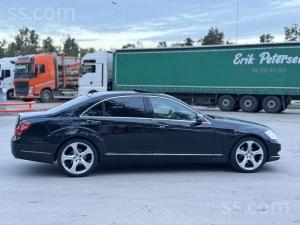 Black Mercedes-Benz S 350 2012 in Riga, with an engine capacity of 3.00 L and mileage of 230 thousand km for 13400 €, photo 7 on AUTOMOTO.COM.LV