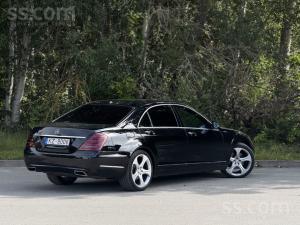 Black Mercedes-Benz S 350 2012 in Riga, with an engine capacity of 3.00 L and mileage of 230 thousand km for 13400 €, photo 13 on AUTOMOTO.COM.LV