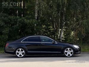 Black Mercedes-Benz S 350 2012 in Riga, with an engine capacity of 3.00 L and mileage of 230 thousand km for 13400 €, photo 15 on AUTOMOTO.COM.LV