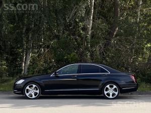 Black Mercedes-Benz S 350 2012 in Riga, with an engine capacity of 3.00 L and mileage of 230 thousand km for 13400 €, photo 16 on AUTOMOTO.COM.LV