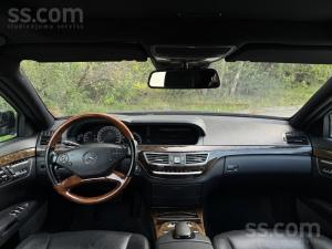 Black Mercedes-Benz S 350 2012 in Riga, with an engine capacity of 3.00 L and mileage of 230 thousand km for 13400 €, photo 17 on AUTOMOTO.COM.LV