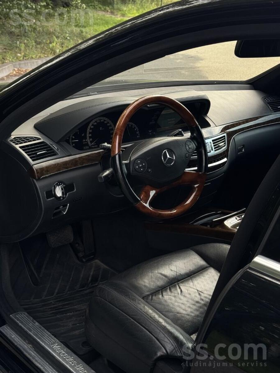 Black Mercedes-Benz S 350 2012 in Riga, with an engine capacity of 3.00 L and mileage of 230 thousand km for 13400 €, photo 18 on AUTOMOTO.COM.LV