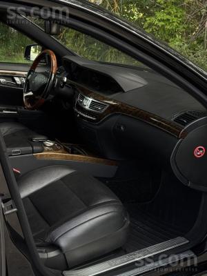 Black Mercedes-Benz S 350 2012 in Riga, with an engine capacity of 3.00 L and mileage of 230 thousand km for 13400 €, photo 19 on AUTOMOTO.COM.LV