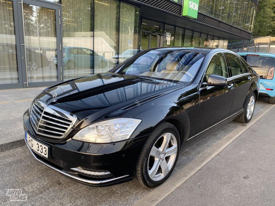 Черный Мерседес С 350 2012 в Вильнюс, объемом двигателя 3.00 л и пробегом 180 тыс. км за 12900 €, фото 1 на AUTOMOTO.COM.LV