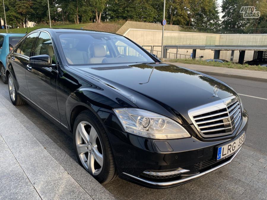 Черный Мерседес С 350 2012 в Вильнюс, объемом двигателя 3.00 л и пробегом 180 тыс. км за 12900 €, фото 3 на AUTOMOTO.COM.LV