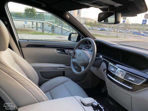 Мерседес С 350 2012 в Вильнюс на AUTOMOTO.COM.LV Черный Мерседес С 350 2012 в Вильнюс, объемом двигателя 3.00 л и пробегом 180 тыс. км за 12900 €, фото 7 на AUTOMOTO.COM.LV