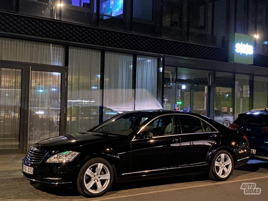 Черный Мерседес С 350 2012 в Вильнюс, объемом двигателя 3.00 л и пробегом 180 тыс. км за 12900 €, фото 13 на AUTOMOTO.COM.LV