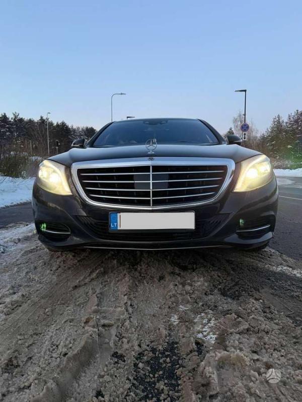 Black Mercedes-Benz S 350 2013 in Vilnius, with an engine capacity of 2.99 L and mileage of 357 thousand km for 16990 €, photo 3 on AUTOMOTO.COM.LV