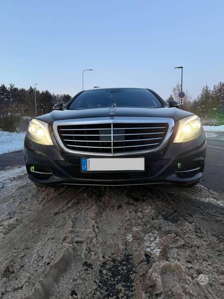 Black Mercedes-Benz S 350 2013 in Vilnius, with an engine capacity of 2.99 L and mileage of 357 thousand km for 16990 €, photo 3 on AUTOMOTO.COM.LV
