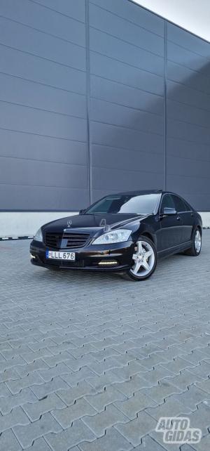 Melns Mercedes-Benz S 350 2013 Šauļi, ar dzinēja tilpumu 3.00 L un nobraukumu 166 tūkst. km par 13500 €, foto 2 vietnē AUTOMOTO.COM.LV
