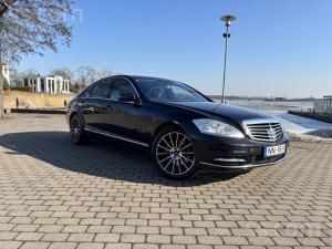 Black Mercedes-Benz S 350 2013 in Jurmala, with an engine capacity of 3.50 L and mileage of 147 thousand km for 17900 €, photo  on AUTOMOTO.COM.LV