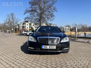 Melns Mercedes-Benz S 350 2013 Jūrmala, ar dzinēja tilpumu 3.50 L un nobraukumu 147 tūkst. km par 17900 €, foto 3 vietnē AUTOMOTO.COM.LV