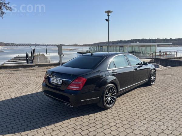 Melns Mercedes-Benz S 350 2013 Jūrmala, ar dzinēja tilpumu 3.50 L un nobraukumu 147 tūkst. km par 17900 €, foto 3 vietnē AUTOMOTO.COM.LV