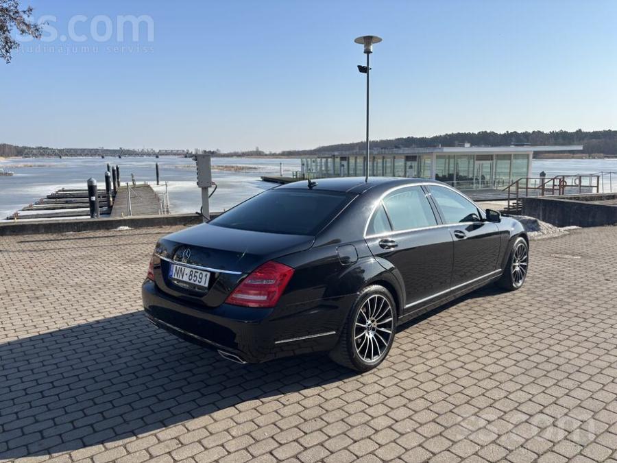 Melns Mercedes-Benz S 350 2013 Jūrmala, ar dzinēja tilpumu 3.50 L un nobraukumu 147 tūkst. km par 17900 €, foto 4 vietnē AUTOMOTO.COM.LV