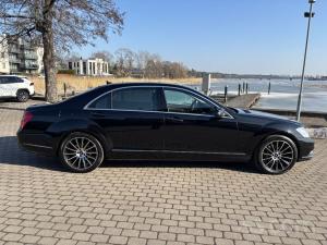 Melns Mercedes-Benz S 350 2013 Jūrmala, ar dzinēja tilpumu 3.50 L un nobraukumu 147 tūkst. km par 17900 €, foto 5 vietnē AUTOMOTO.COM.LV