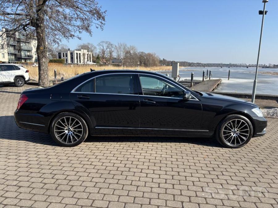 Melns Mercedes-Benz S 350 2013 Jūrmala, ar dzinēja tilpumu 3.50 L un nobraukumu 147 tūkst. km par 17900 €, foto 5 vietnē AUTOMOTO.COM.LV