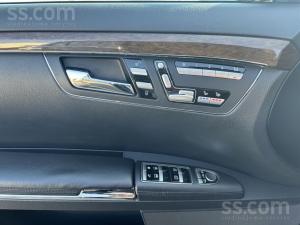 Melns Mercedes-Benz S 350 2013 Jūrmala, ar dzinēja tilpumu 3.50 L un nobraukumu 147 tūkst. km par 17900 €, foto 10 vietnē AUTOMOTO.COM.LV