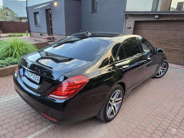 Black Mercedes-Benz S 350 2013 in Utena, with an engine capacity of 2.99 L and mileage of 323 thousand km for 16300 €, photo 5 on AUTOMOTO.COM.LV