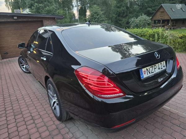 Black Mercedes-Benz S 350 2013 in Utena, with an engine capacity of 2.99 L and mileage of 323 thousand km for 16300 €, photo 6 on AUTOMOTO.COM.LV