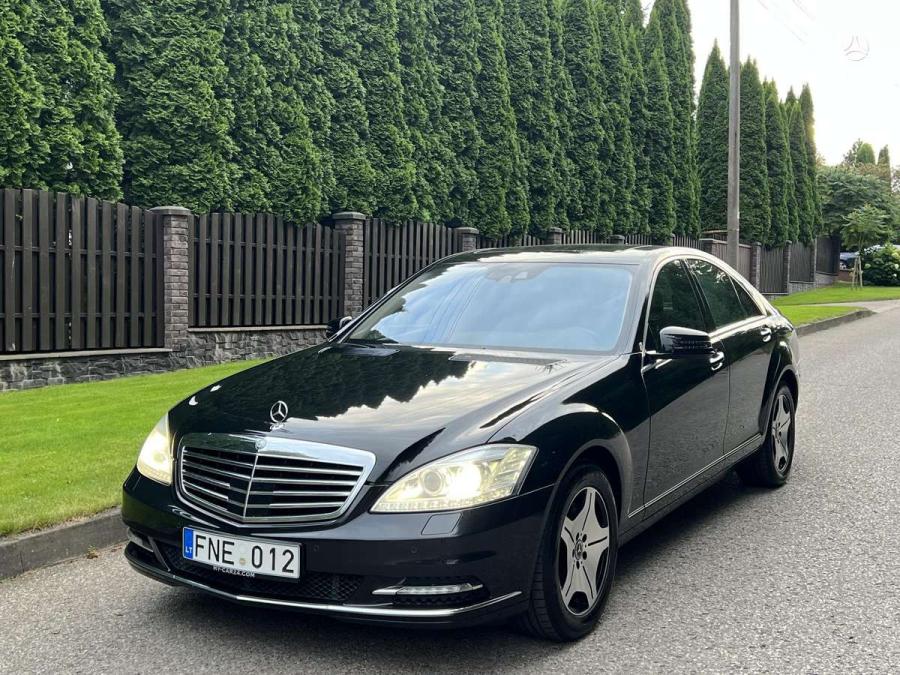 Черный Мерседес С 350 2013 в Вильнюс, объемом двигателя 2.99 л и пробегом 280 тыс. км за 10500 €, фото 5 на AUTOMOTO.COM.LV