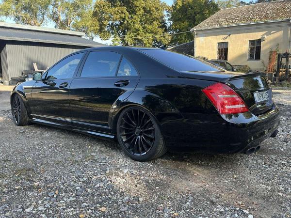Melns Mercedes-Benz S 350 2013 Kaišiadorys, ar dzinēja tilpumu 2.99 L un nobraukumu 298 tūkst. km par 5555 €, foto 1 vietnē AUTOMOTO.COM.LV