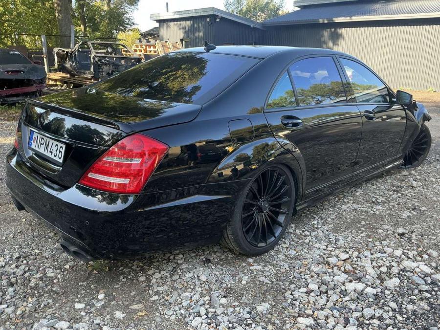 Melns Mercedes-Benz S 350 2013 Kaišiadorys, ar dzinēja tilpumu 2.99 L un nobraukumu 298 tūkst. km par 5555 €, foto 4 vietnē AUTOMOTO.COM.LV