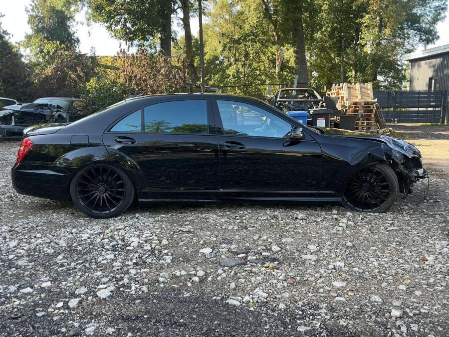 Melns Mercedes-Benz S 350 2013 Kaišiadorys, ar dzinēja tilpumu 2.99 L un nobraukumu 298 tūkst. km par 5555 €, foto 5 vietnē AUTOMOTO.COM.LV