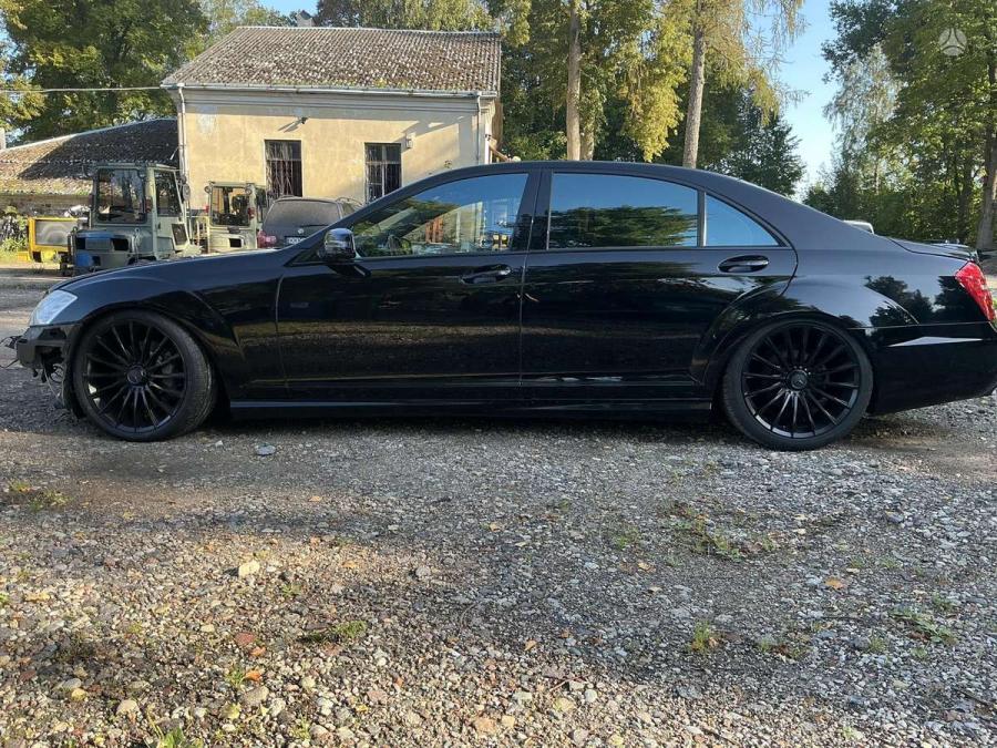 Melns Mercedes-Benz S 350 2013 Kaišiadorys, ar dzinēja tilpumu 2.99 L un nobraukumu 298 tūkst. km par 5555 €, foto 6 vietnē AUTOMOTO.COM.LV