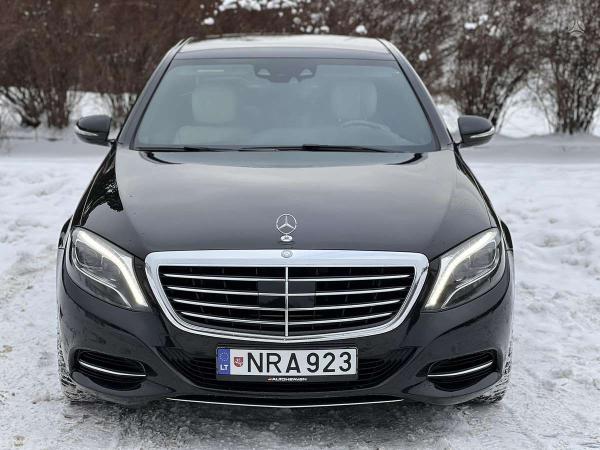 Black Mercedes-Benz S 350 2014 in Vilnius, with an engine capacity of 2.99 L and mileage of 317 thousand km for 17900 €, photo 2 on AUTOMOTO.COM.LV