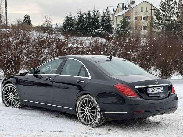 Black Mercedes-Benz S 350 2014 in Vilnius, with an engine capacity of 2.99 L and mileage of 317 thousand km for 17900 €, photo 4 on AUTOMOTO.COM.LV