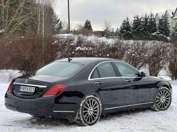 Black Mercedes-Benz S 350 2014 in Vilnius, with an engine capacity of 2.99 L and mileage of 317 thousand km for 17900 €, photo 6 on AUTOMOTO.COM.LV