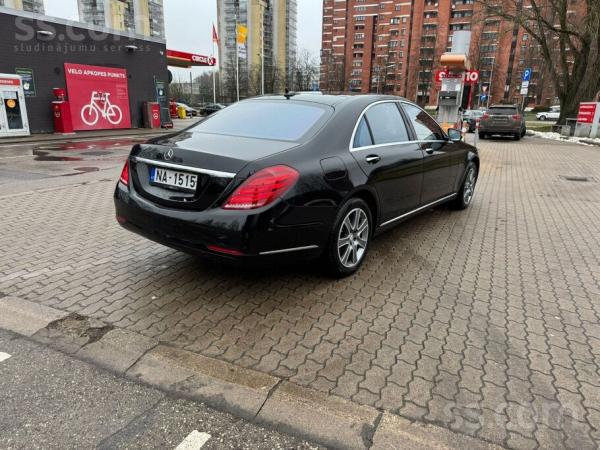 Черный Мерседес С 350 2014 в Рига, объемом двигателя 3.00 л и пробегом 237 тыс. км за 25000 €, фото 2 на AUTOMOTO.COM.LV