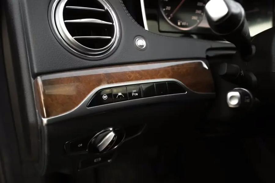 Melns Mercedes-Benz S 350 2014 Jelgava, ar dzinēja tilpumu 3.00 L un nobraukumu 225 tūkst. km par 35000 €, foto 18 vietnē AUTOMOTO.COM.LV