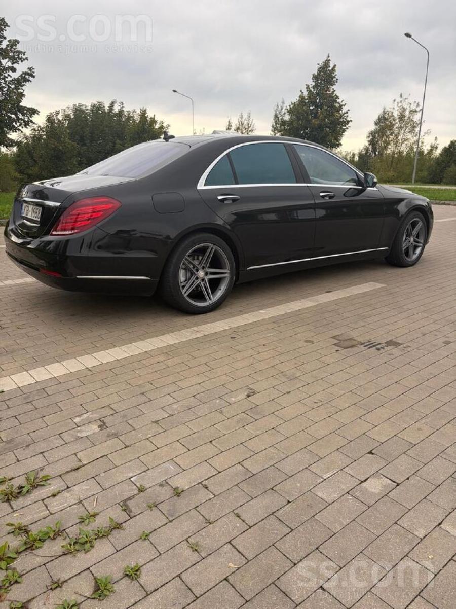 Melns Mercedes-Benz S 350 2014 Daugavpils, ar dzinēja tilpumu 3.00 L un nobraukumu 262 tūkst. km par 24500 €, foto 5 vietnē AUTOMOTO.COM.LV