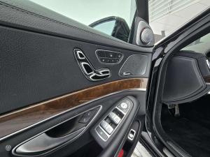 Black Mercedes-Benz S 350 2015 in Kaunas, with an engine capacity of 2.99 L and mileage of 221 thousand km for 29900 €, photo 10 on AUTOMOTO.COM.LV