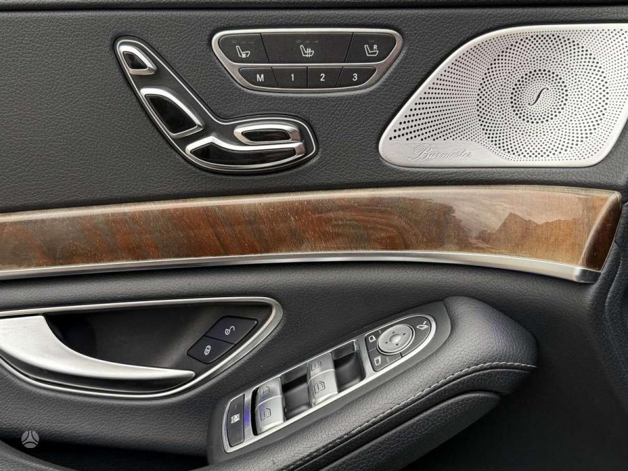 Черный Мерседес С 350 2015 в Вильнюс, объемом двигателя 2.99 л и пробегом 390 тыс. км за 19999 €, фото 18 на AUTOMOTO.COM.LV