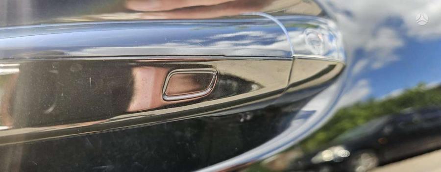 Black Mercedes-Benz S 350 2015 in Siauliai, with an engine capacity of 0.00 L and mileage of 260 thousand km for 21700 €, photo 6 on AUTOMOTO.COM.LV