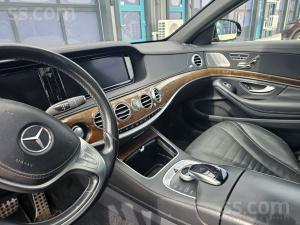 Black Mercedes-Benz S 350 2015 in Riga, with an engine capacity of 3.50 L and mileage of 263 thousand km for 20500 €, photo 10 on AUTOMOTO.COM.LV
