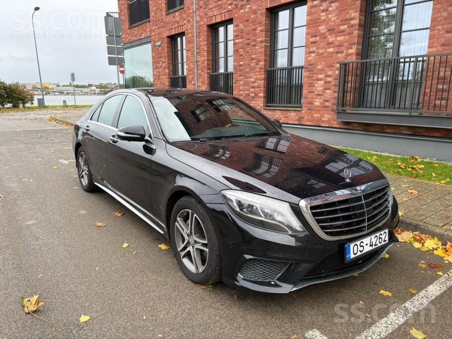 Black Mercedes-Benz S 350 2015 in Riga, with an engine capacity of 3.00 L and mileage of 254 thousand km for 19900 €, photo 3 on AUTOMOTO.COM.LV
