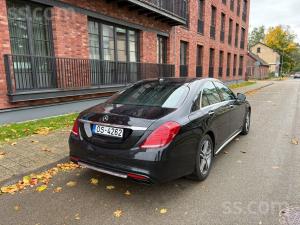 Black Mercedes-Benz S 350 2015 in Riga, with an engine capacity of 3.00 L and mileage of 254 thousand km for 19900 €, photo 4 on AUTOMOTO.COM.LV
