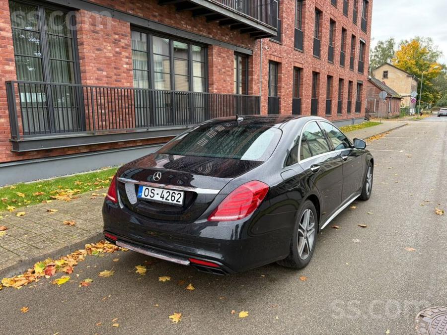 Black Mercedes-Benz S 350 2015 in Riga, with an engine capacity of 3.00 L and mileage of 254 thousand km for 19900 €, photo 4 on AUTOMOTO.COM.LV