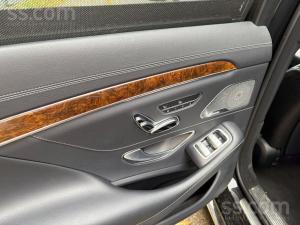 Black Mercedes-Benz S 350 2015 in Riga, with an engine capacity of 3.00 L and mileage of 254 thousand km for 19900 €, photo 9 on AUTOMOTO.COM.LV