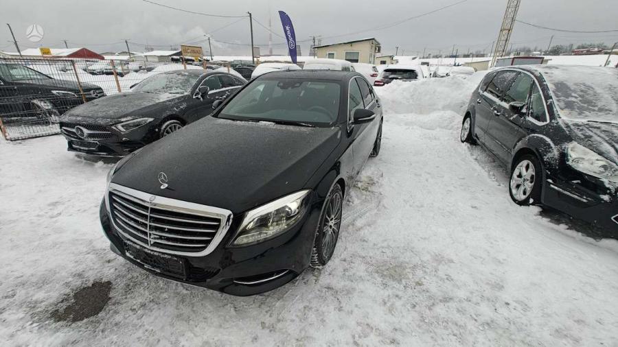 Black Mercedes-Benz S 350 2016 in Vilnius, with an engine capacity of 3.00 L and mileage of 250 thousand km for 19900 €, photo 1 on AUTOMOTO.COM.LV